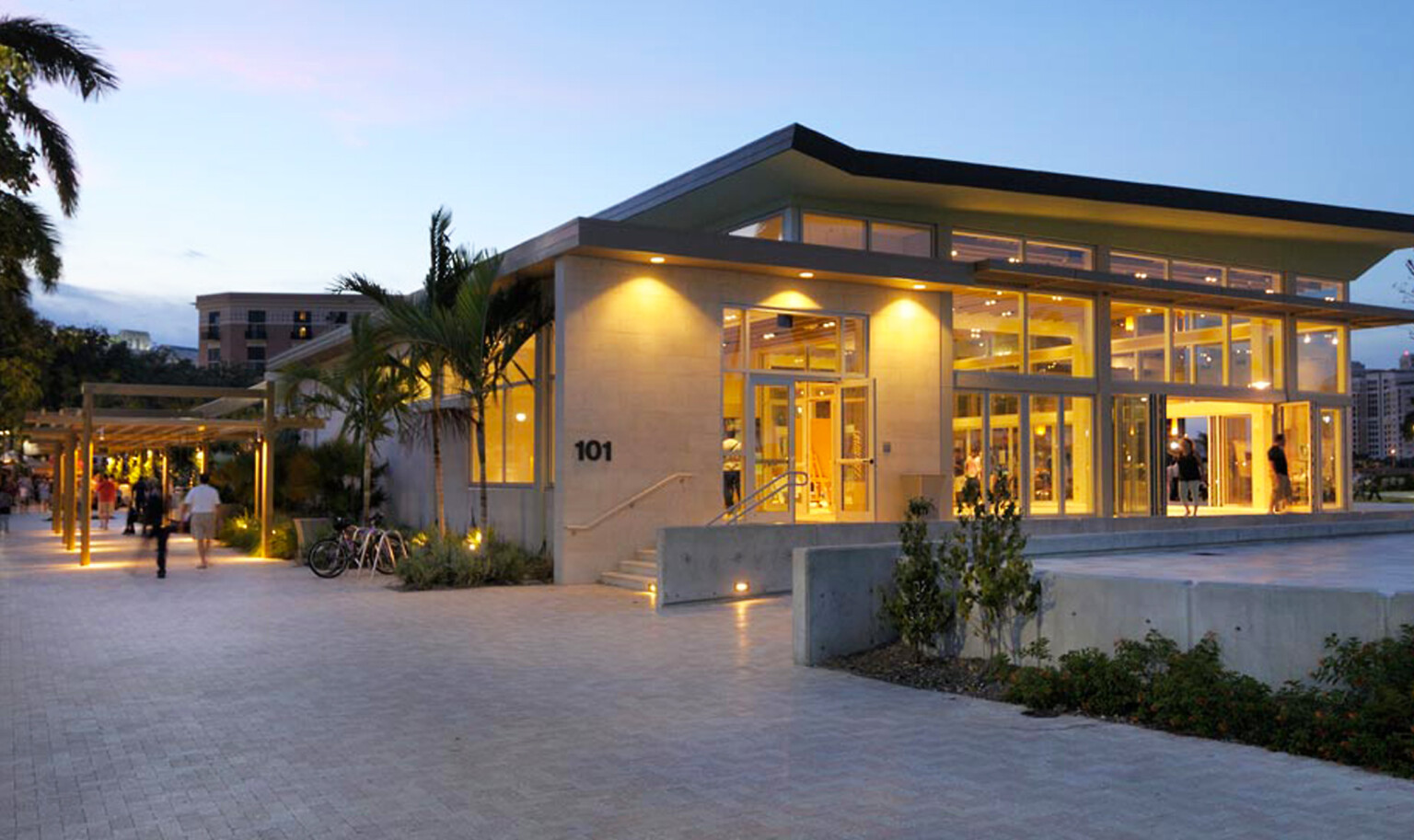 West Palm Beach Lake Pavilion - HK Lighting